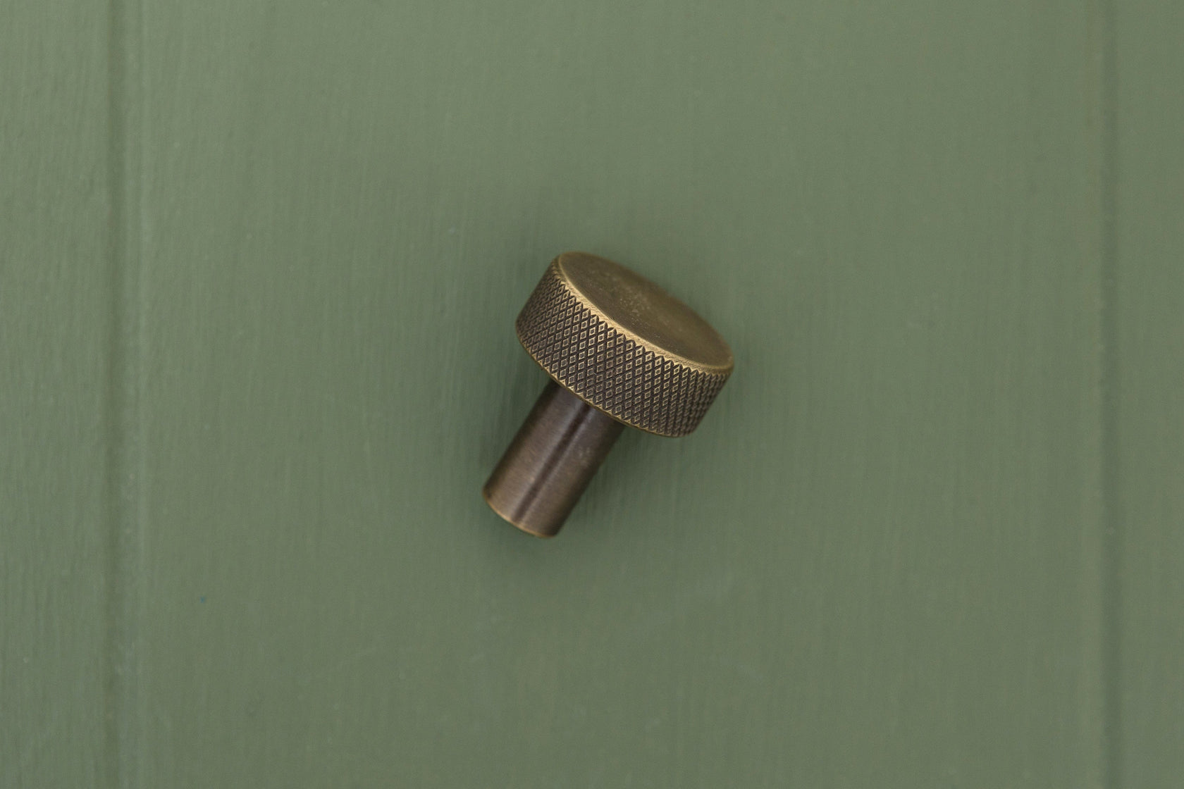 Solid Brass Knurled Kitchen Pull Handles & Knobs - Antique Brass